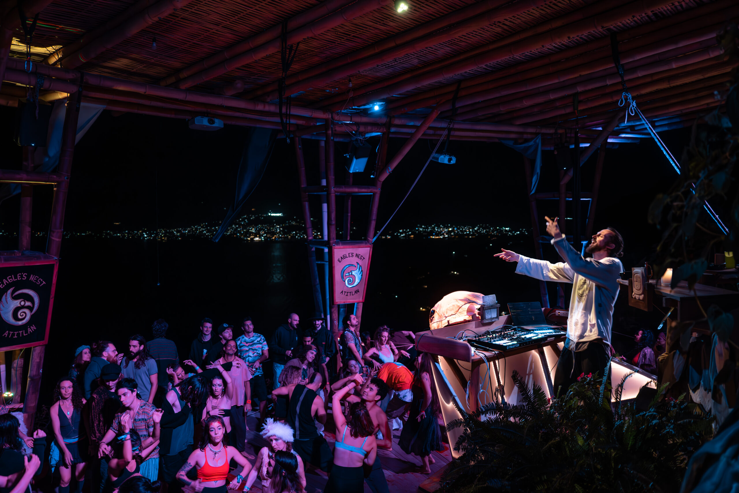 Zonnewende Festival Eagles Nest Atitlán ~ Boekpakketten